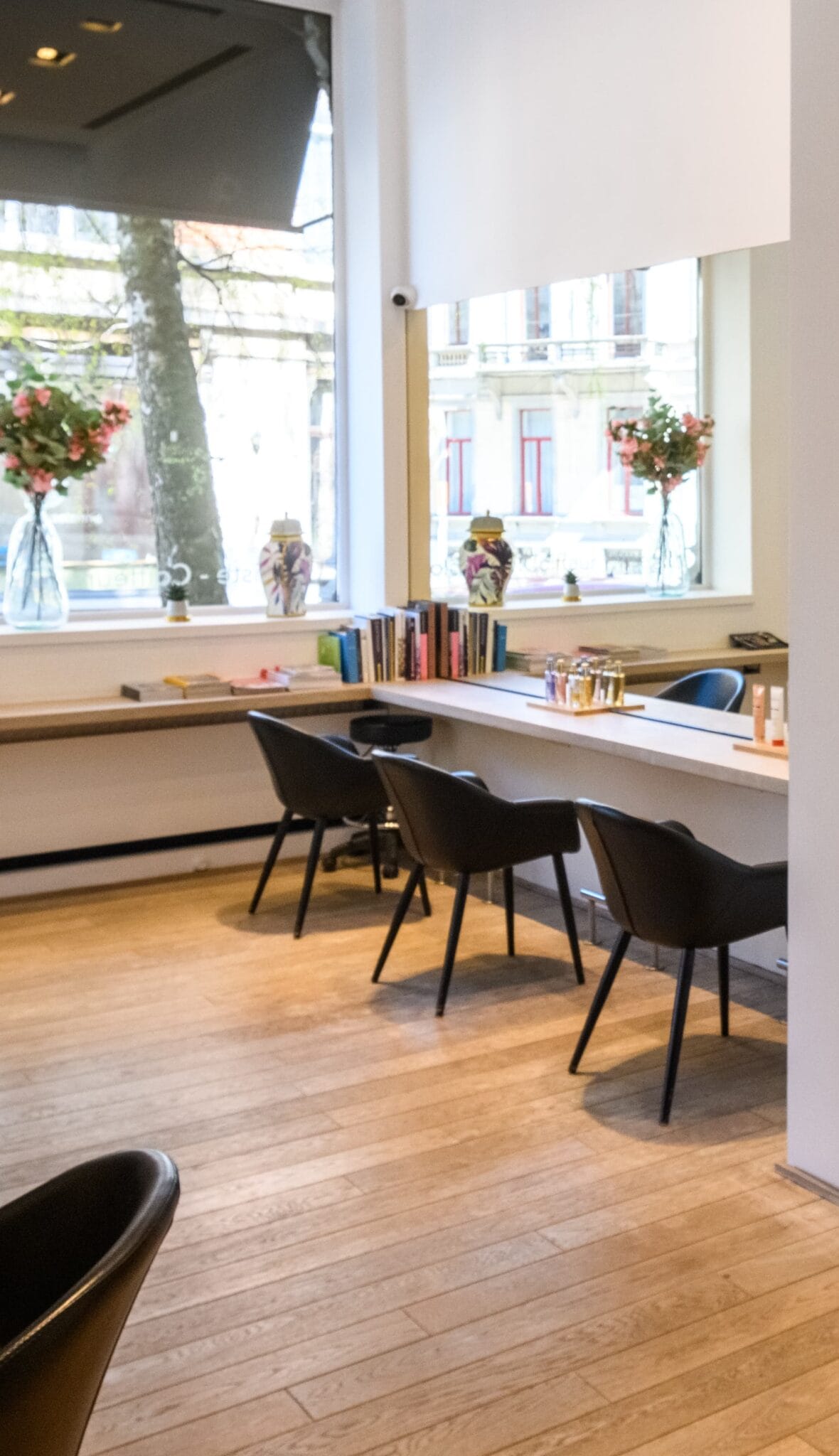 CONTACT - La Maison L